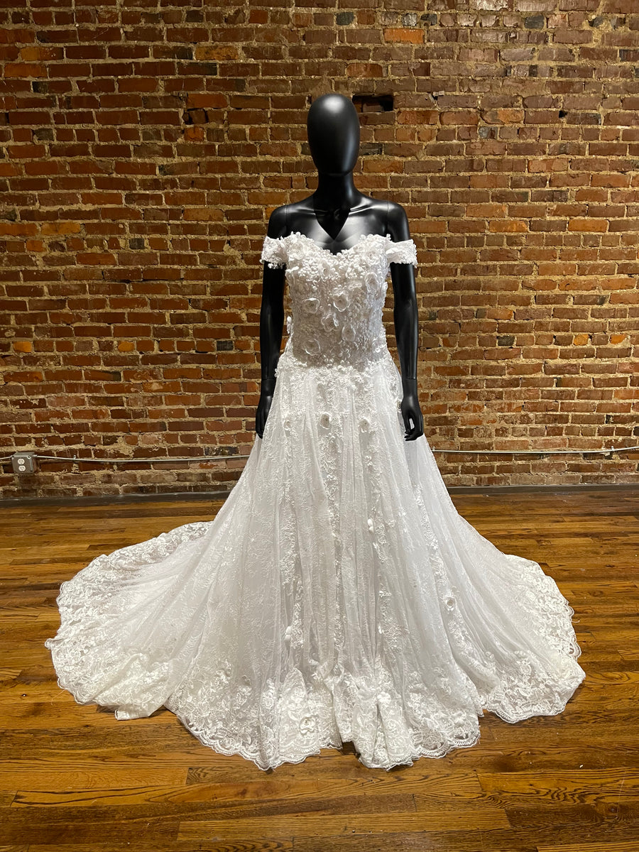 Other Vicky & Aaron Wang Lace 3D Flower ballgown – Nearly Newlywed