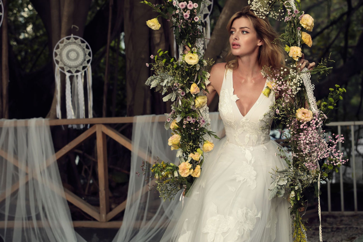 Chic Nostalgia Stella – PreOwnedWeddingDresses