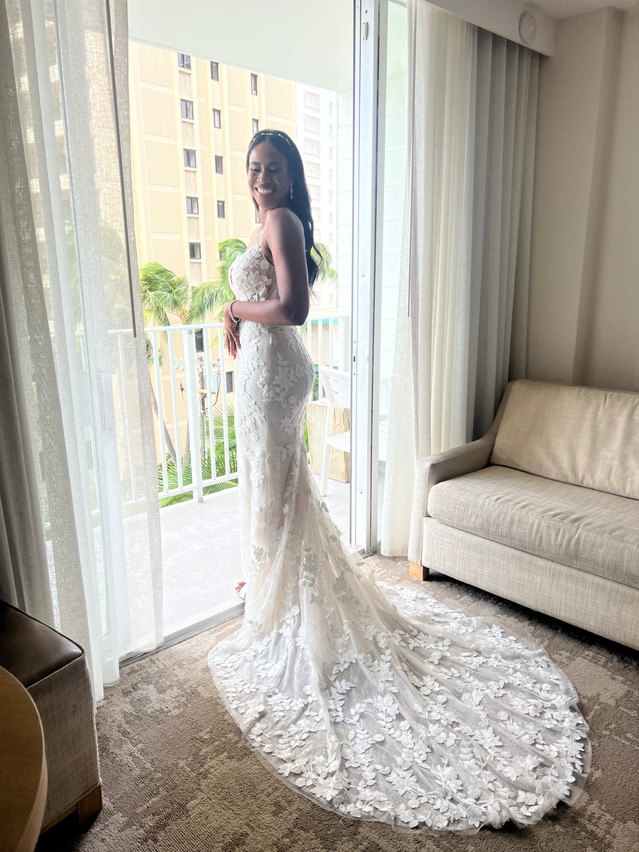 Enzoani Lesley - mermaid gown with delicate spaghetti straps – Nearly Newlywed
