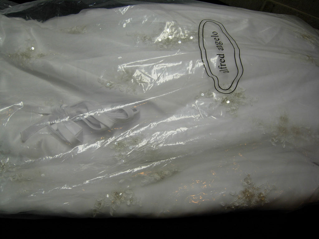 Alfred Angelo Alfred Angelo White 2134W – Nearly Newlywed