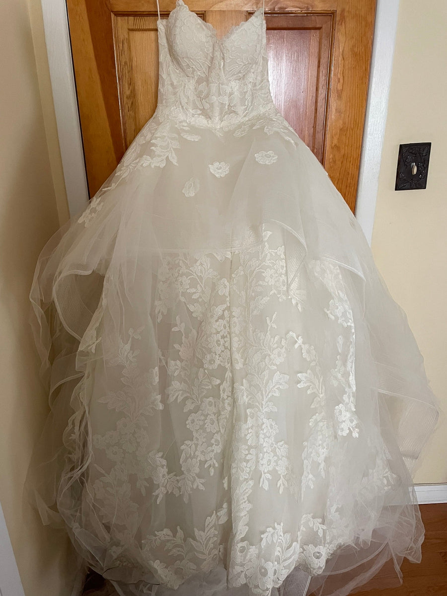 Carolina Herrera Adeline – Nearly Newlywed