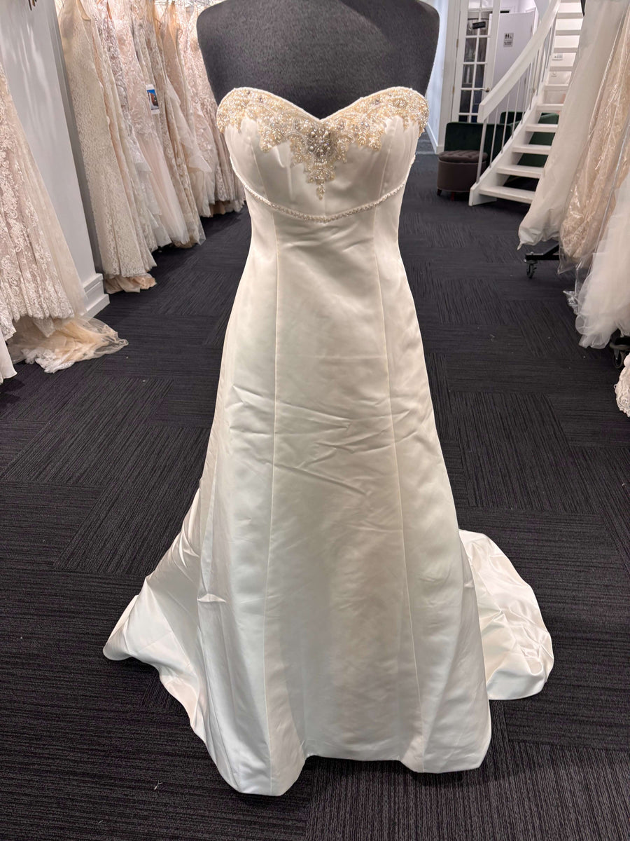 Casablanca A041 - Diamond – Nearly Newlywed
