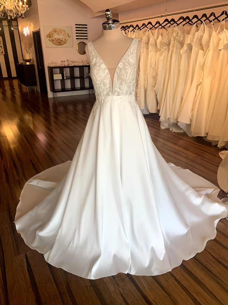 Essense of Australia D3640 – Nearly Newlywed