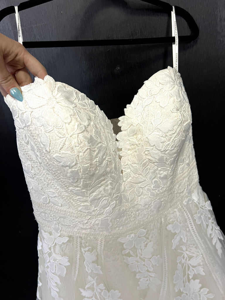 Essense of Australia D2752 – Nearly Newlywed