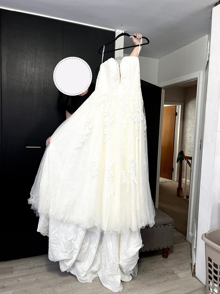 Essense of Australia D2752 – Nearly Newlywed