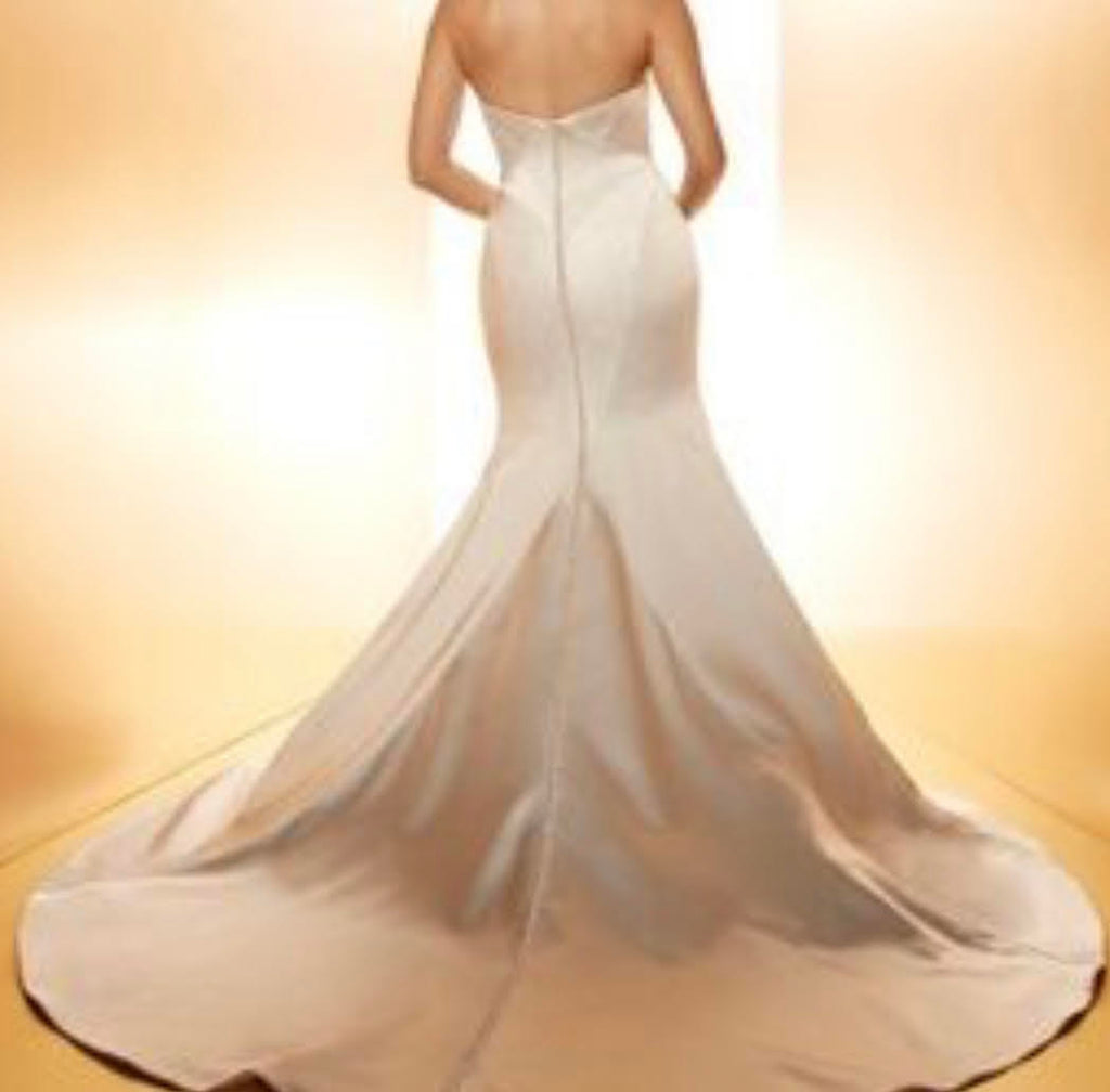 Matthew Christopher Vivian – PreOwnedWeddingDresses