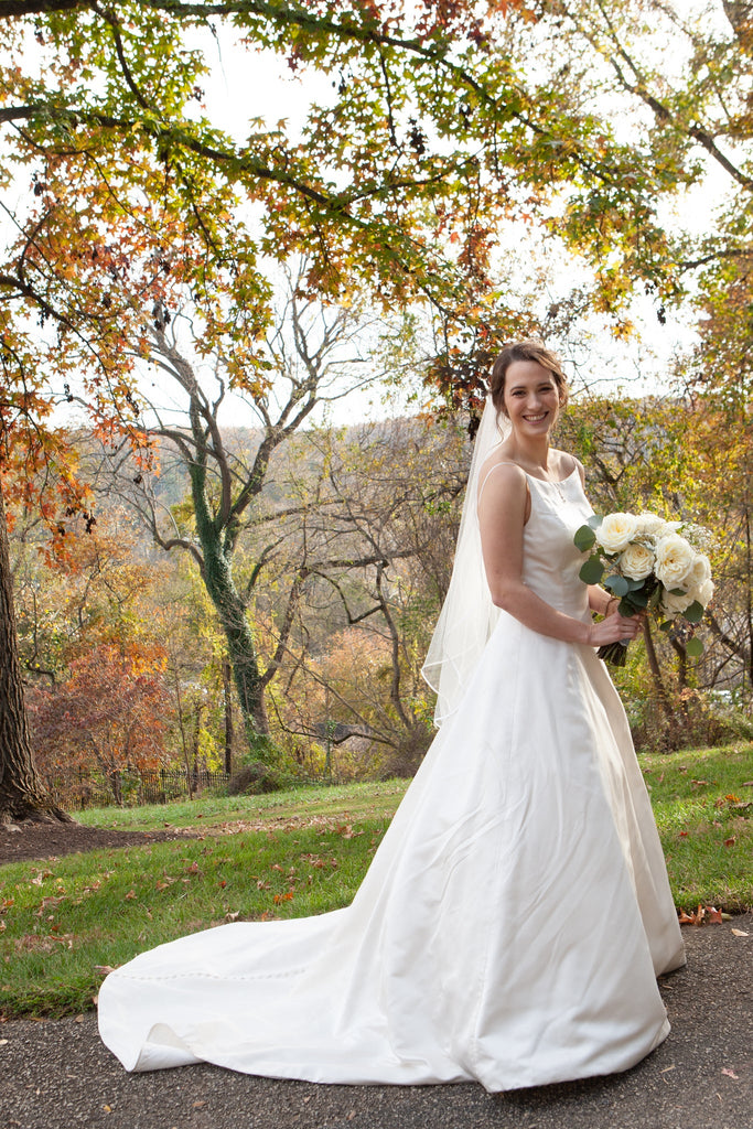 Monique Lhuillier Simple Open Back Boat Neck A-Line – Nearly Newlywed