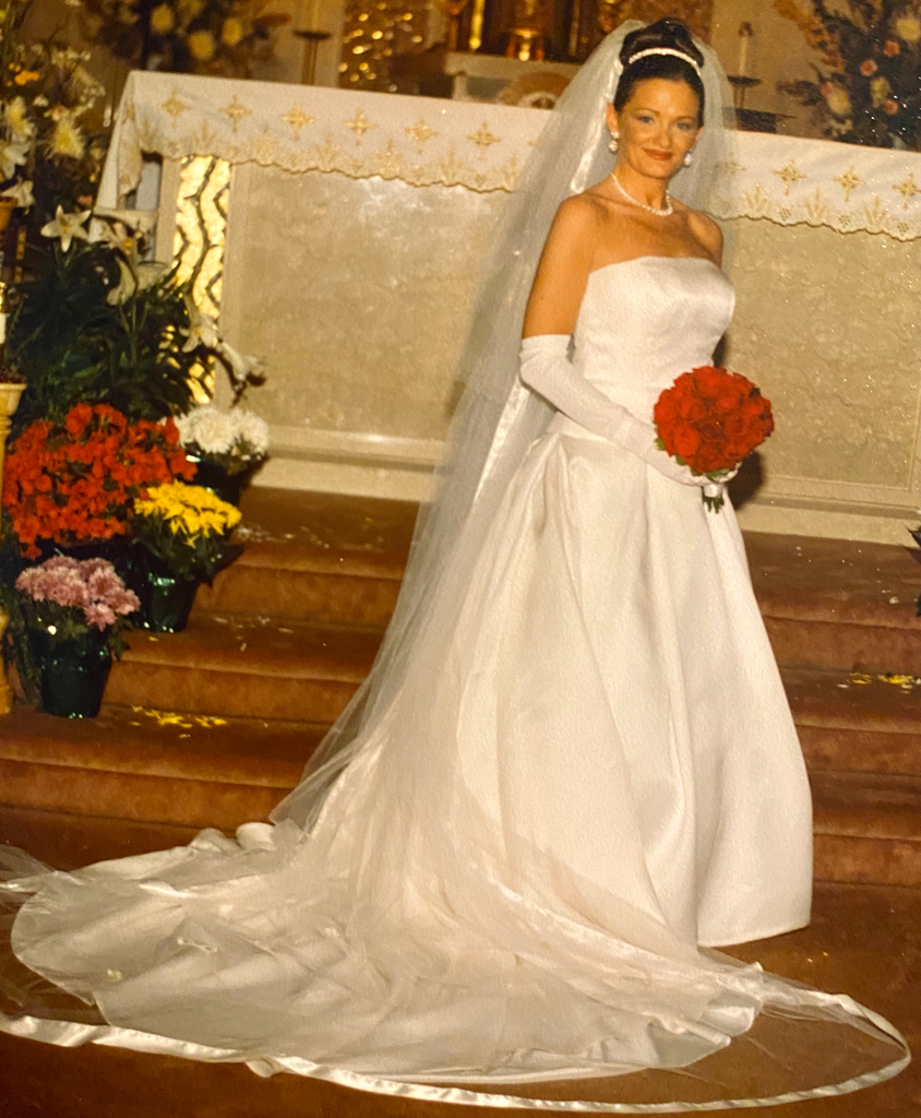 Monique Lhuillier Classic Strapless Satin Ball Gown – Nearly Newlywed