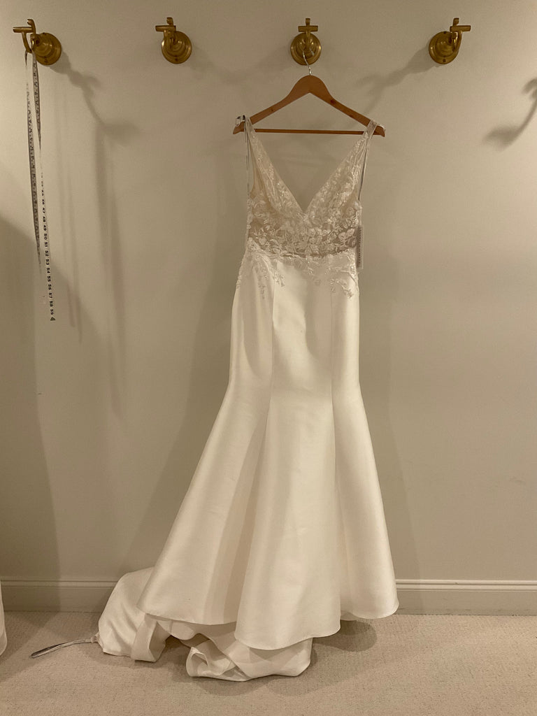 Monique Lhuillier BL 20108 – Nearly Newlywed