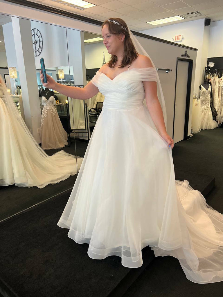 Mori Lee Evette – Nearly Newlywed