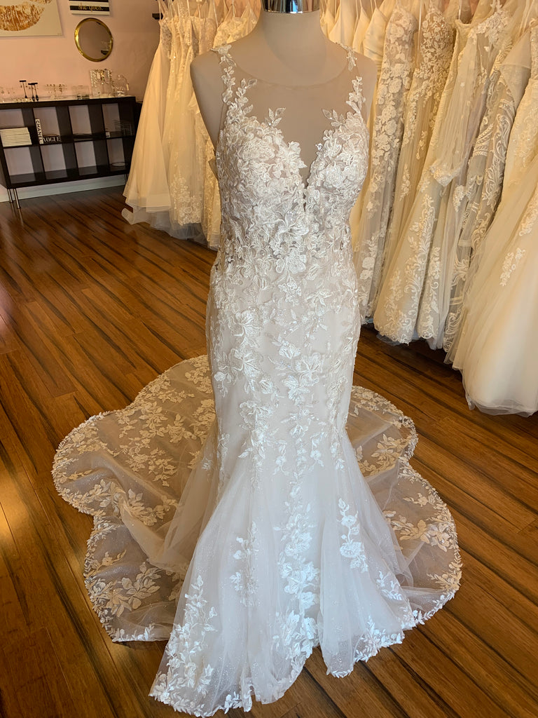 Private Collection Betsy – Nearly Newlywed