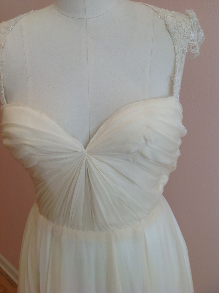 Sarah Seven Clara – Nearly Newlywed