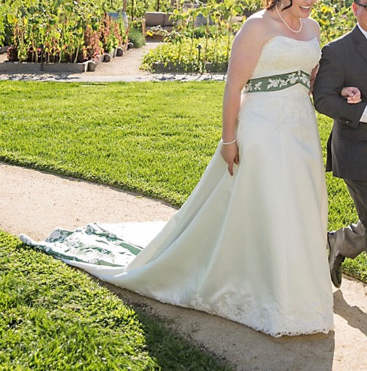 Alfred Angelo 1708 – PreOwnedWeddingDresses