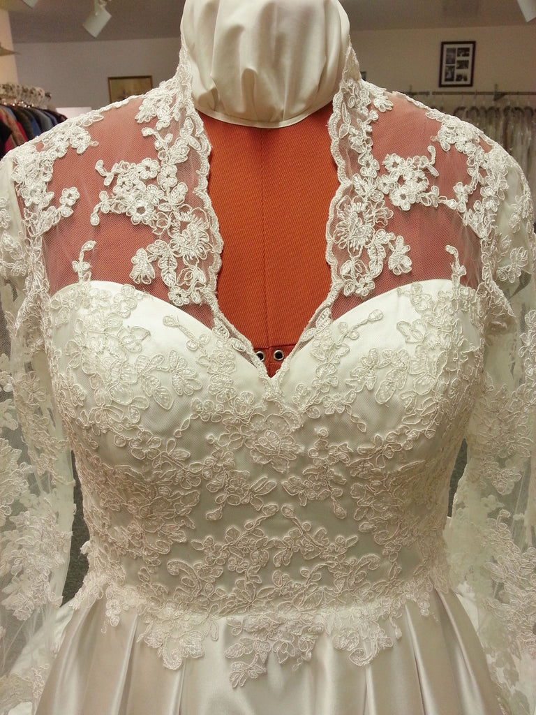 Alfred Angelo Alfred Angelo #2328 – PreOwnedWeddingDresses