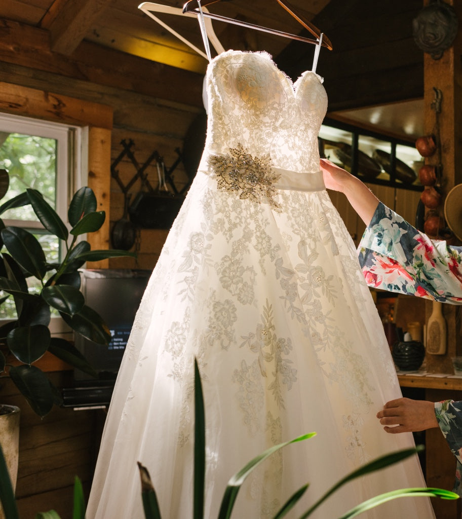 Allure Bridals Style 2809 – Nearly Newlywed