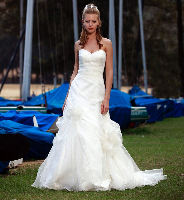 Augusta Jones Tina – Nearly Newlywed