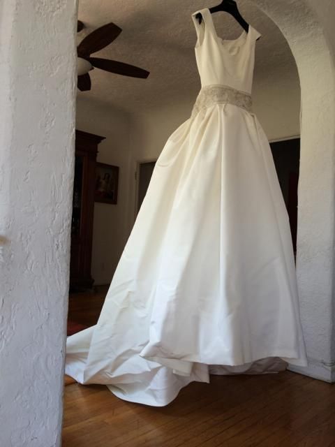 Carolina Herrera Adele – Nearly Newlywed