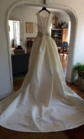 Carolina Herrera Adele – Nearly Newlywed