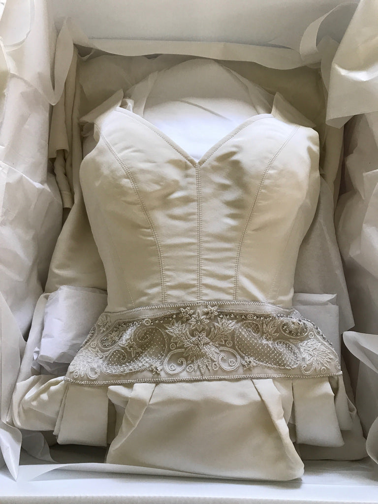 Carolina Herrera Adele – Nearly Newlywed
