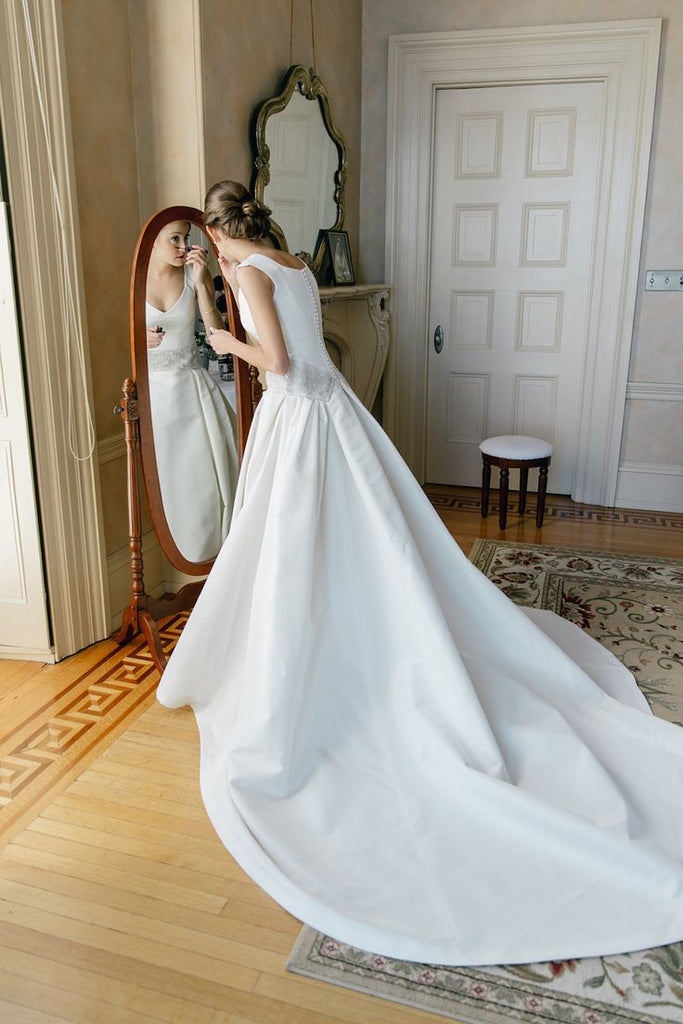 Carolina Herrera Adele – Nearly Newlywed
