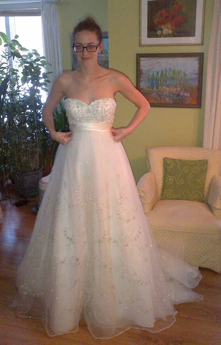 Casablanca Casablanca 2035 Size 8 – Nearly Newlywed