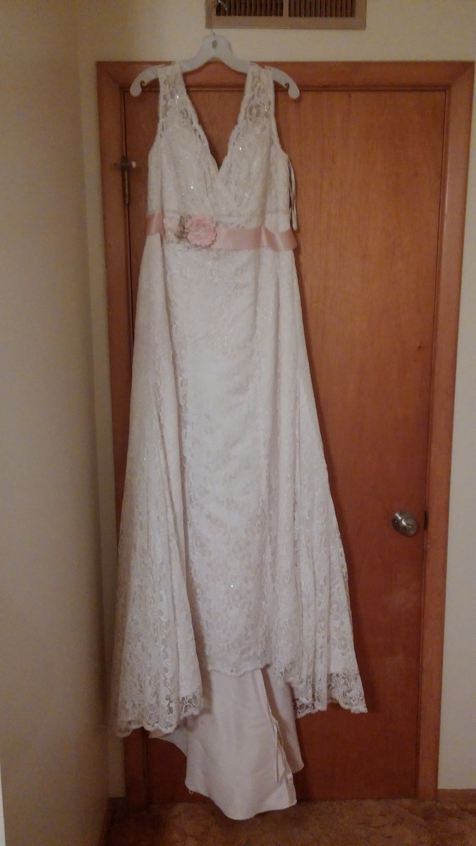 David's Bridal V-Neck Cap slv all/over bd lace – Nearly Newlywed