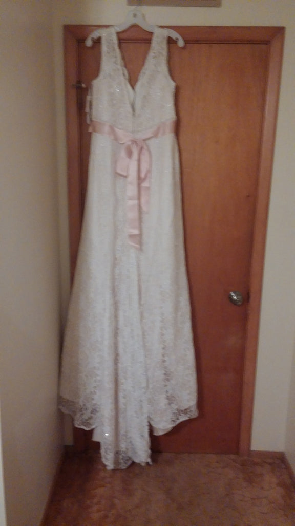 David's Bridal V-Neck Cap slv all/over bd lace – Nearly Newlywed