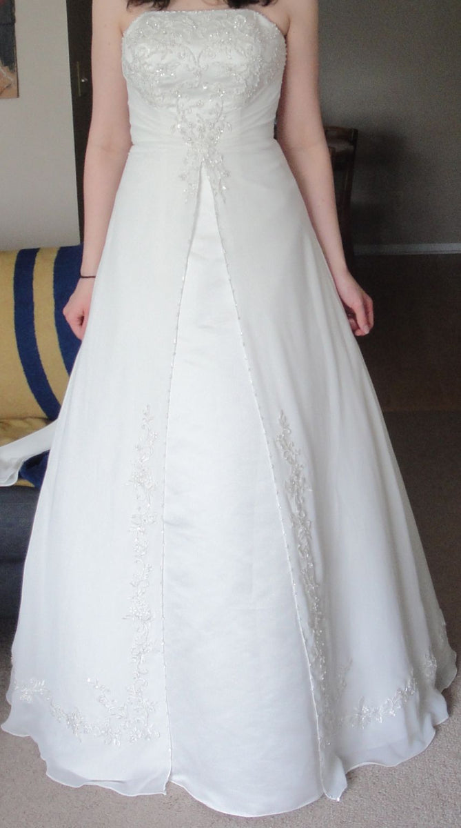 David's Bridal V9010 A-line with Chiffon Split Front Overlay – Nearly ...