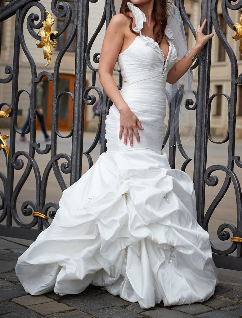 Demetrios Sensualle gr222 – PreOwnedWeddingDresses