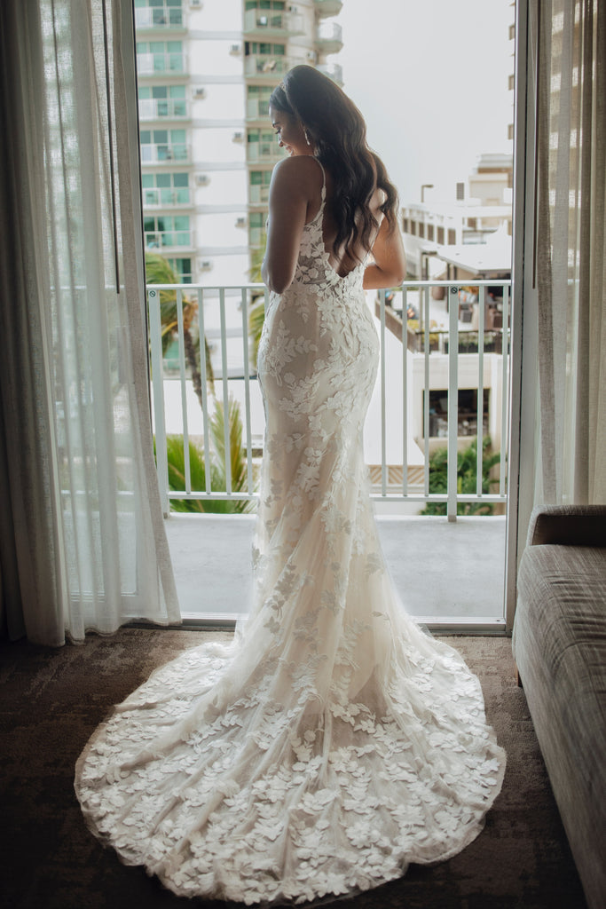 Enzoani Lesley - mermaid gown with delicate spaghetti straps – Nearly Newlywed