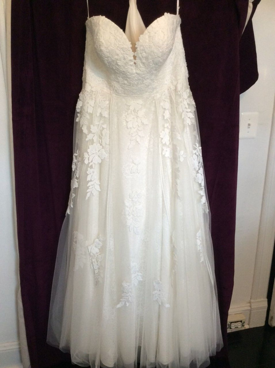 Essense of Australia D2752 – Nearly Newlywed