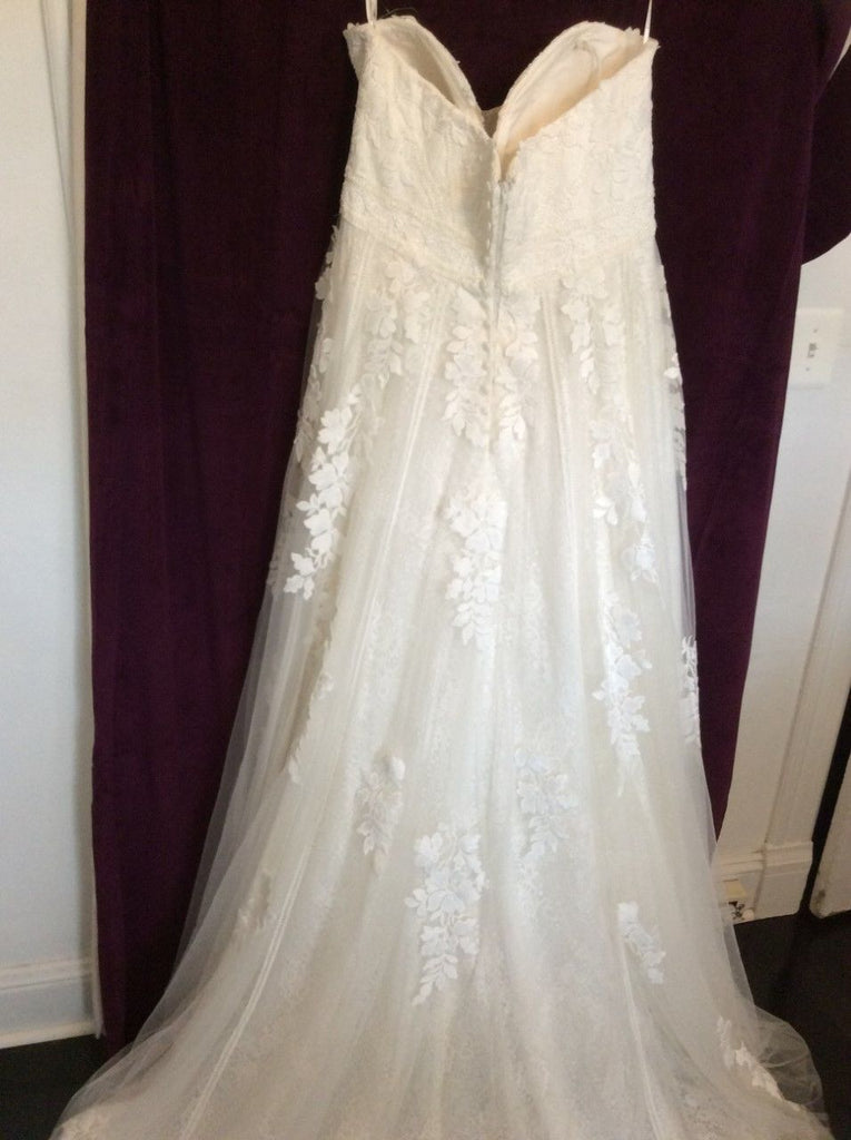 Essense of Australia D2752 – Nearly Newlywed