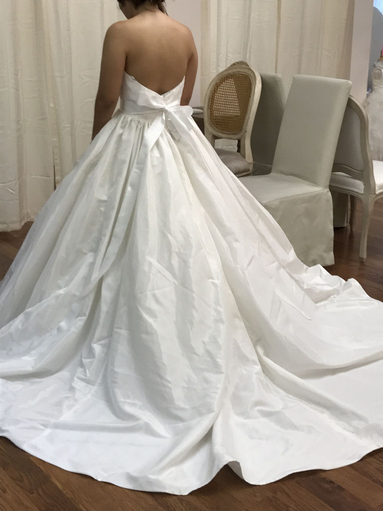 Essense of Australia D1606 – Nearly Newlywed