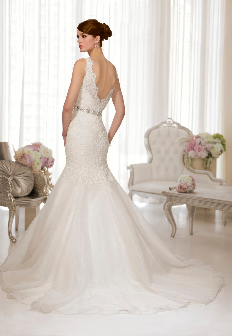 Essense of Australia D1478 – Nearly Newlywed