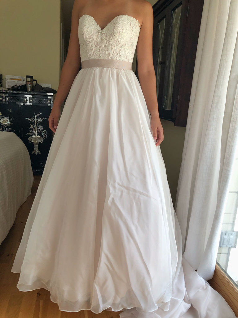 Essense of Australia D1702IV – Nearly Newlywed