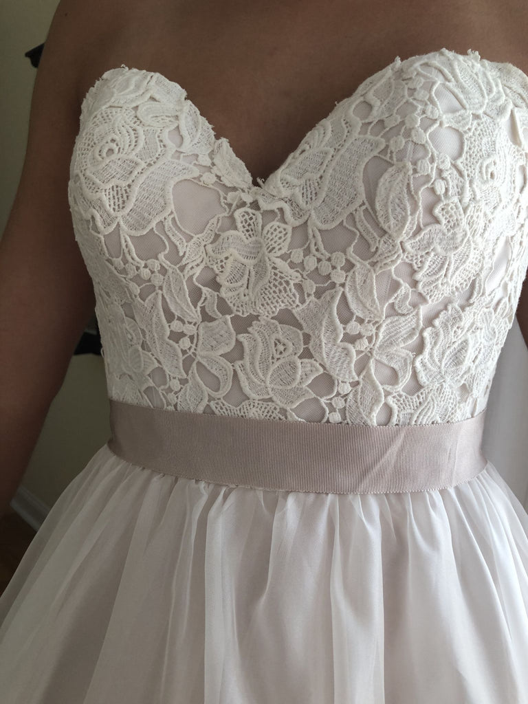 Essense of Australia D1702IV – Nearly Newlywed