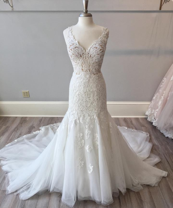 Essense of Australia D2281 – Nearly Newlywed