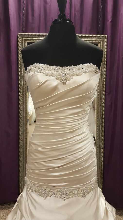 Essense of Australia D1237 – Nearly Newlywed