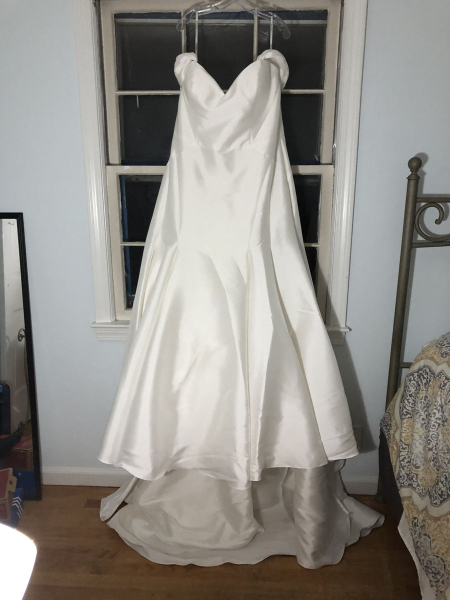 Essense of Australia D2216 – Nearly Newlywed