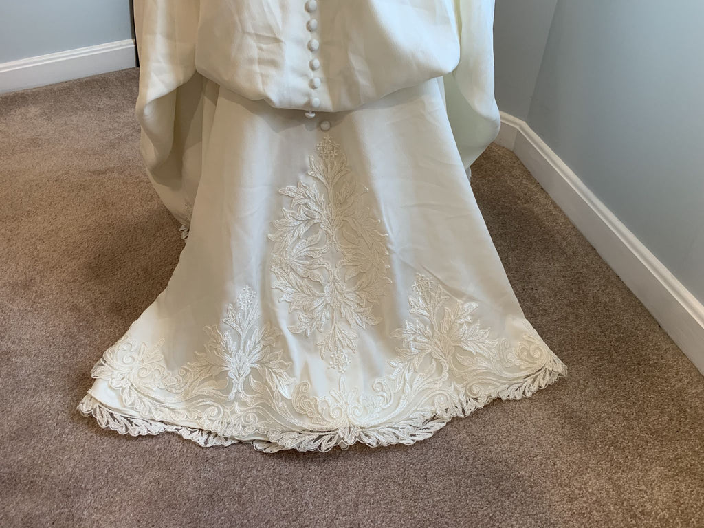 Essense of Australia D2326 – PreOwnedWeddingDresses