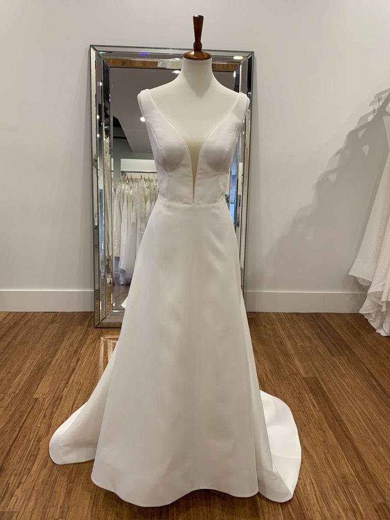 Kelly Faetanini Blythe – Nearly Newlywed