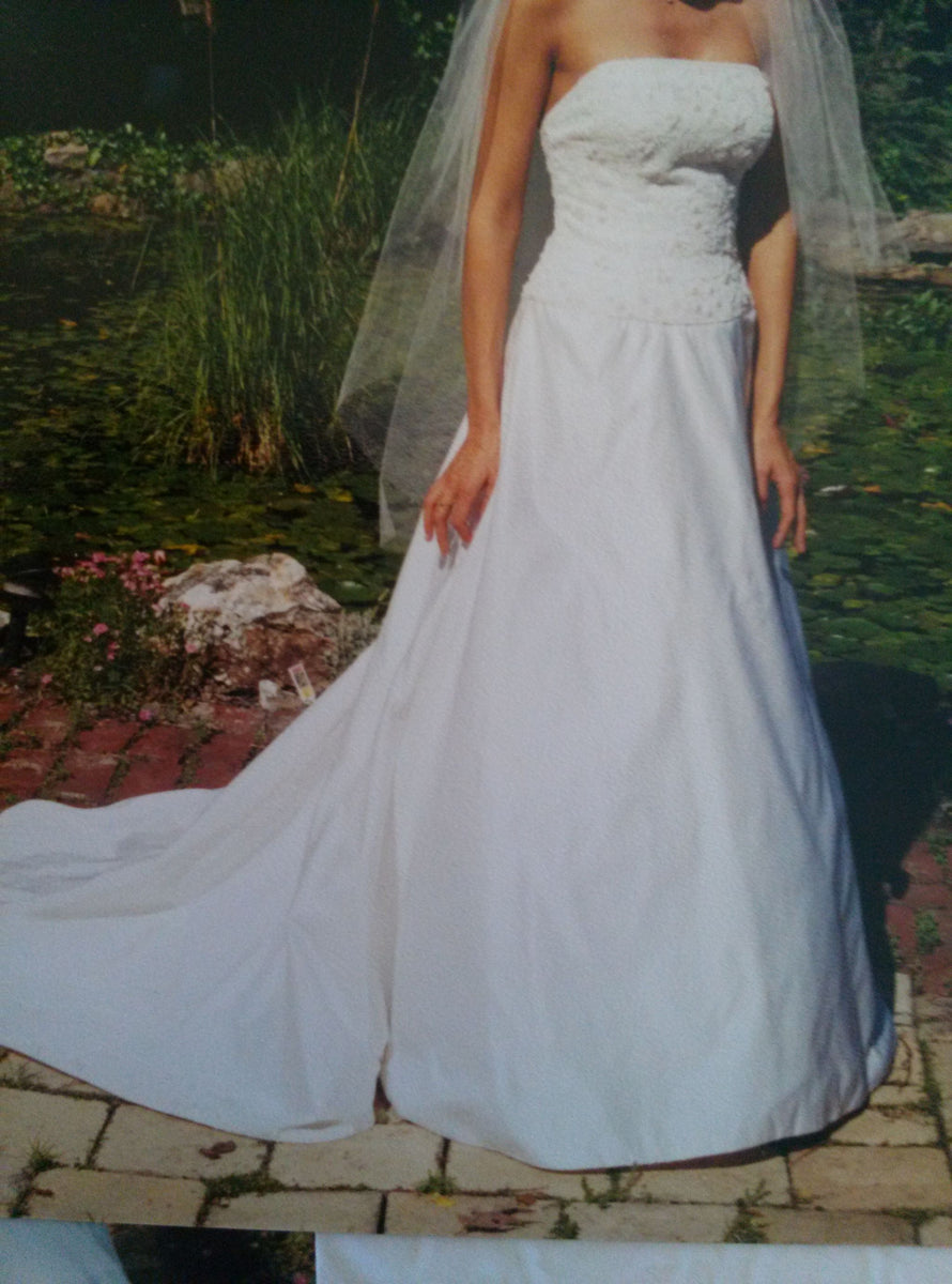 Lazaro Lazaro 3151 Size 10 – Nearly Newlywed