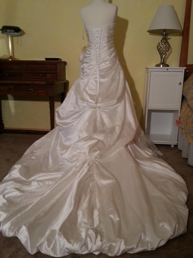 Maggie Sottero J1257 Cassandra – Nearly Newlywed