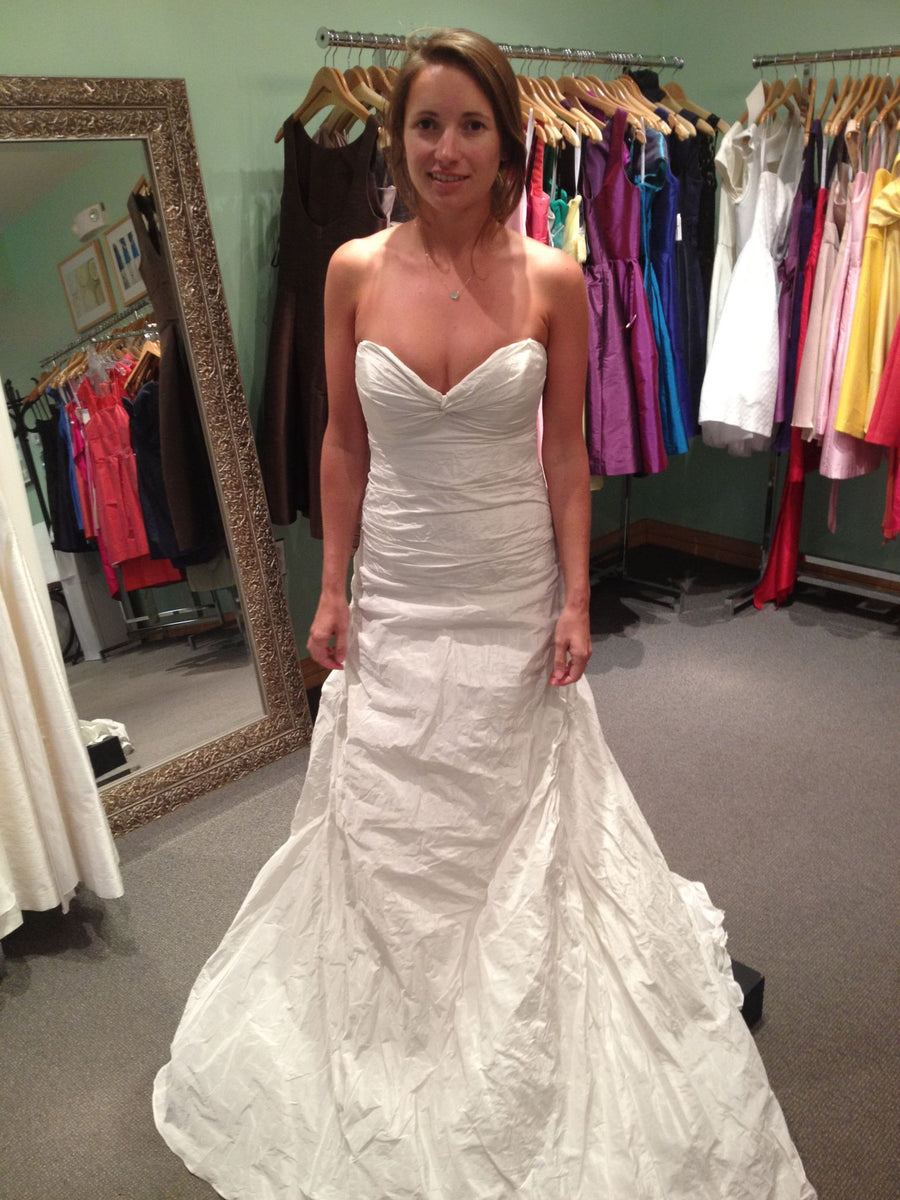 Nicole Miller Metal Taffeta Strapless Bridal Gown – PreOwnedWeddingDresses