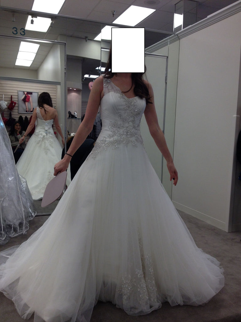 Oleg Cassini Oleg Cassini Tulle Ball Gown Size 2 – Nearly Newlywed