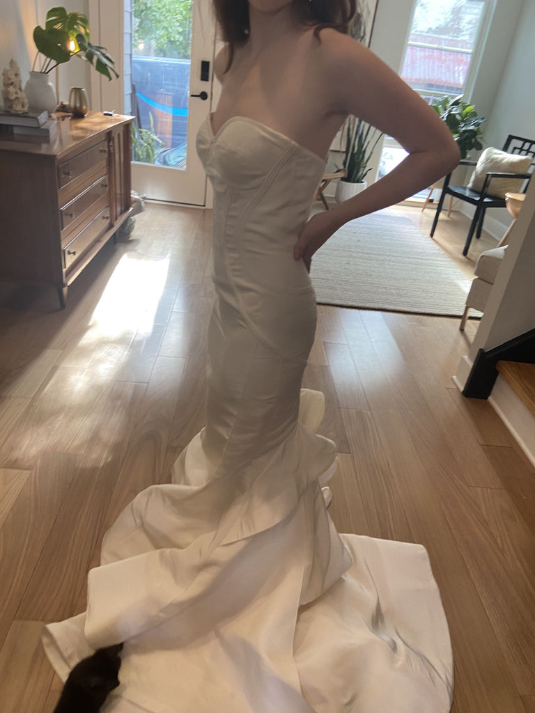 Oscar de la Renta Addison /55N01 – Nearly Newlywed