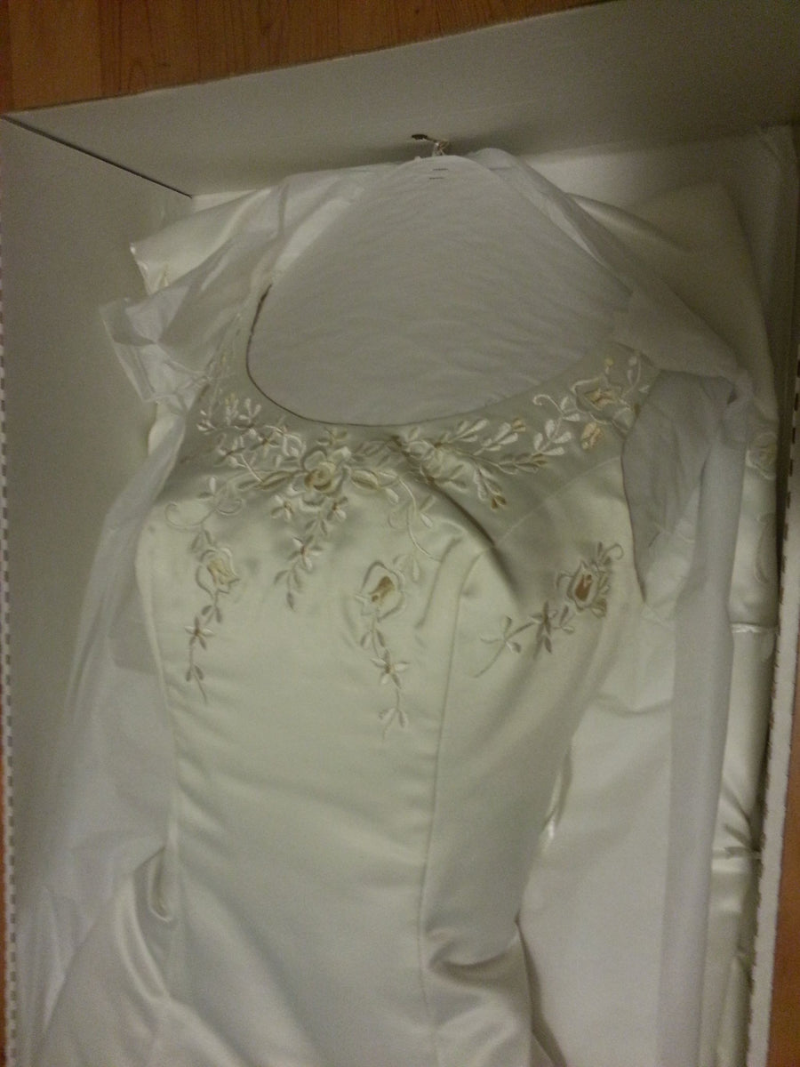 Other Simple ivory elegance – Nearly Newlywed