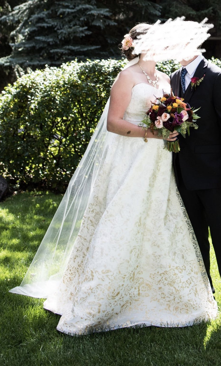 Robert Bullock – PreOwnedWeddingDresses