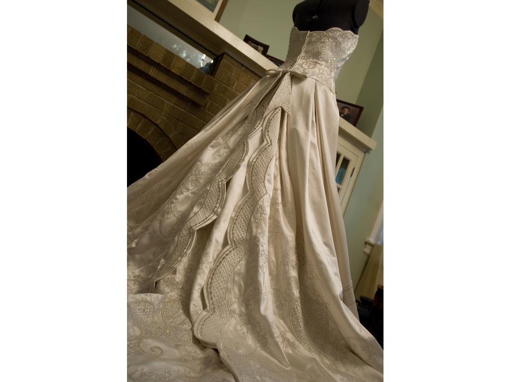 St. Pucchi St. Pucchi By Rani – PreOwnedWeddingDresses