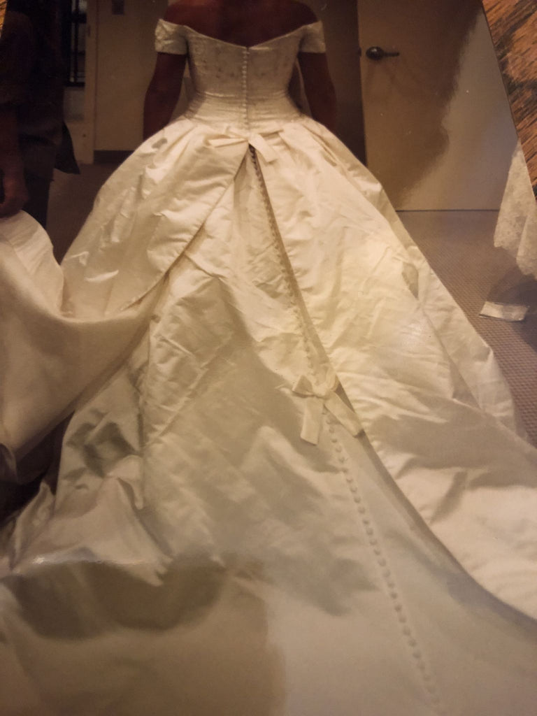 Vera Wang Ball gown – Nearly Newlywed